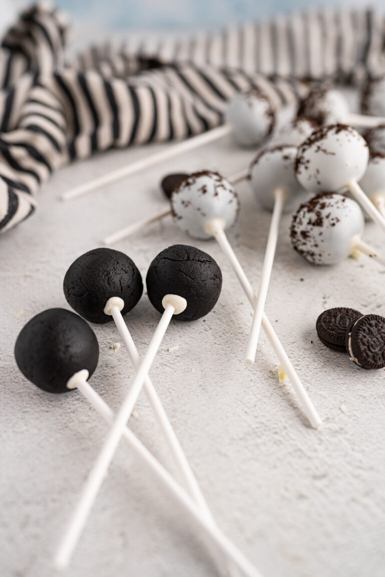Starbucks Cookies and Cream Cake Pops - Cooking With Karli