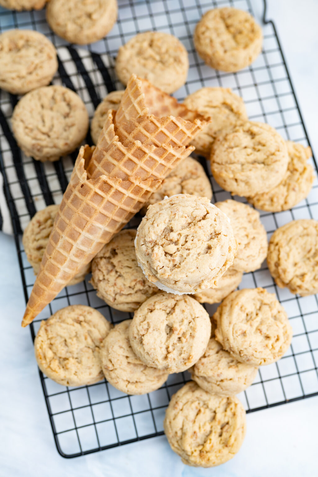 Gelato Sandwich Cookies (Cookie of the Month) - Cooking With Karli